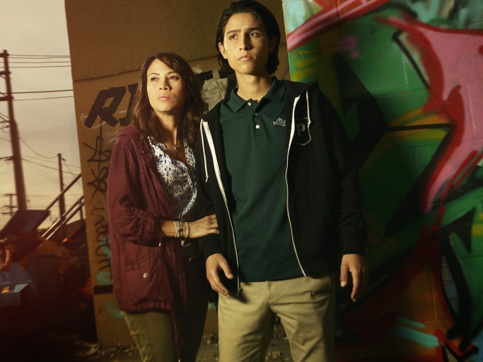 Elizabeth Rodriguez on Her Role in 'Fear the Walking Dead' & Surviving ...