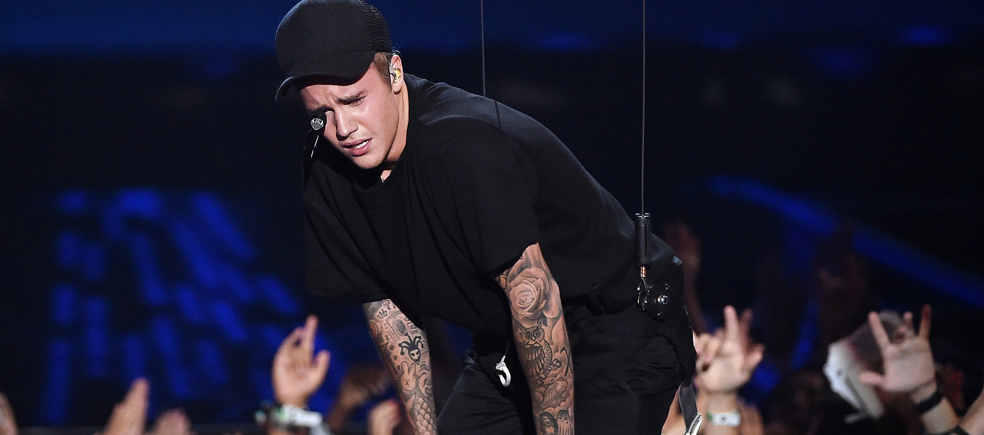 7 Times Artists Got Real Emosh On Stage