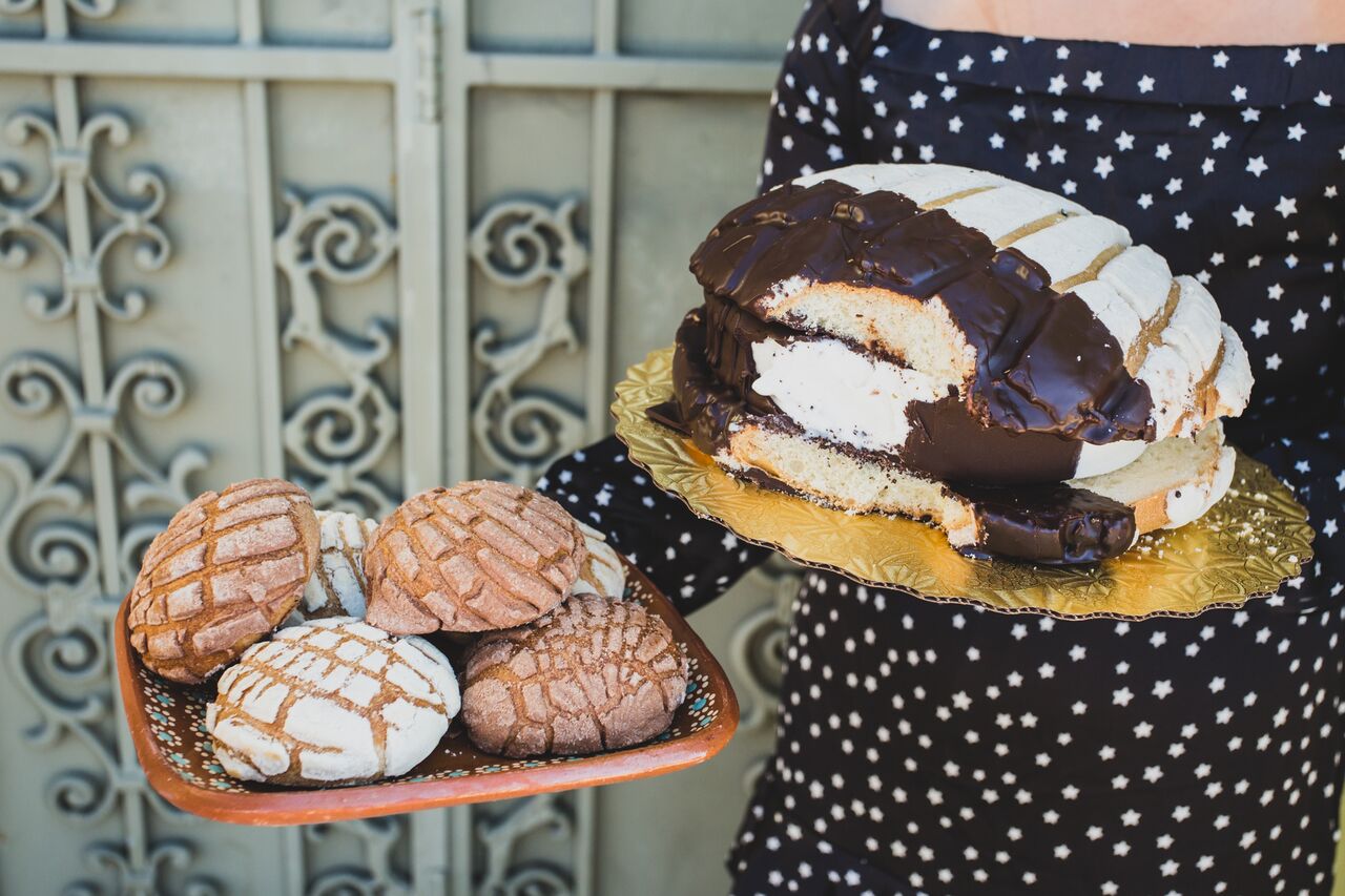 This Gigantic Concha Ice Cream Sandwich Needs to Get in Your Belly ...