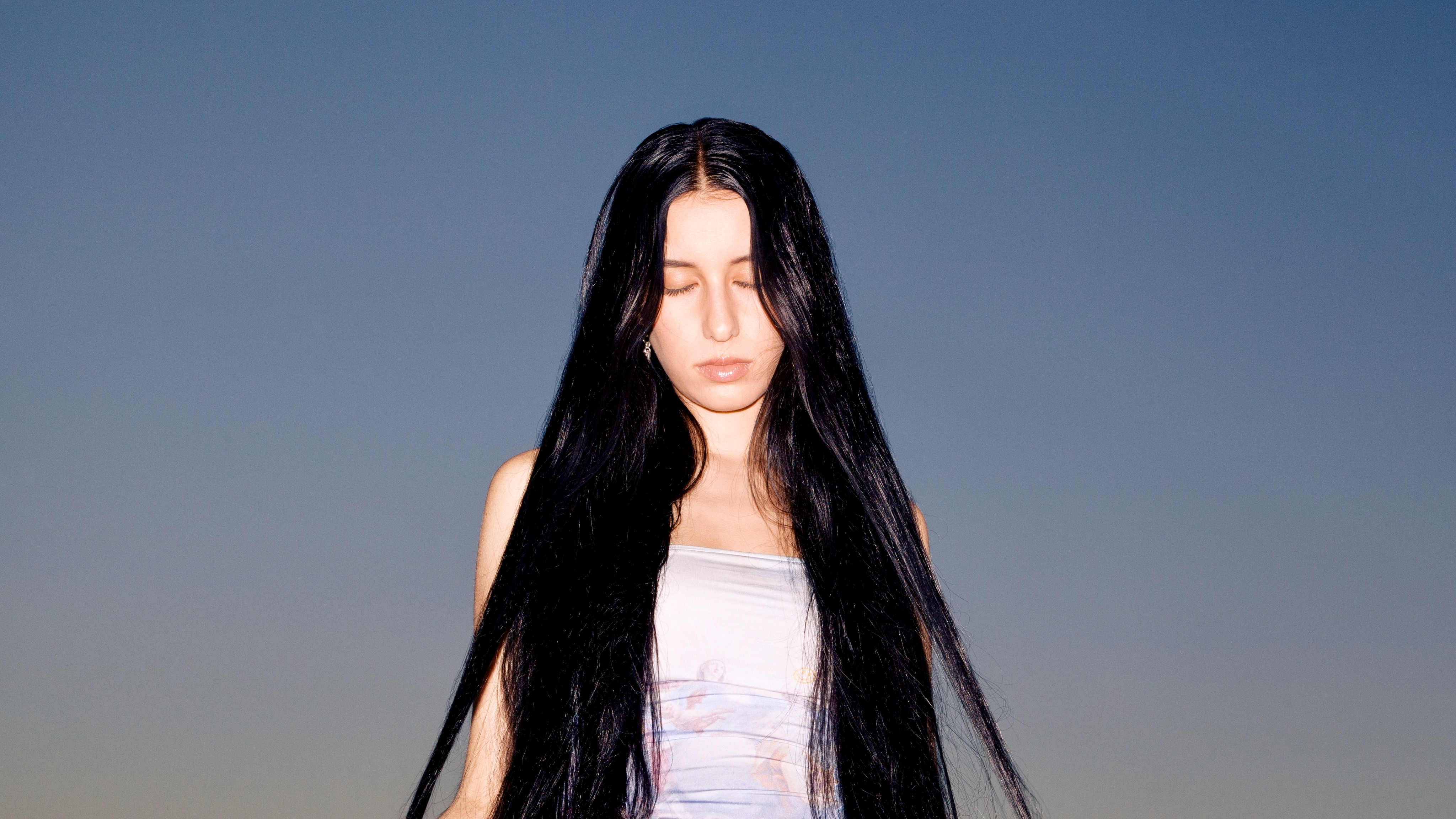 Loyal Lobos Blurs Genres on Her Dreamy Debut Album 'Everlasting'