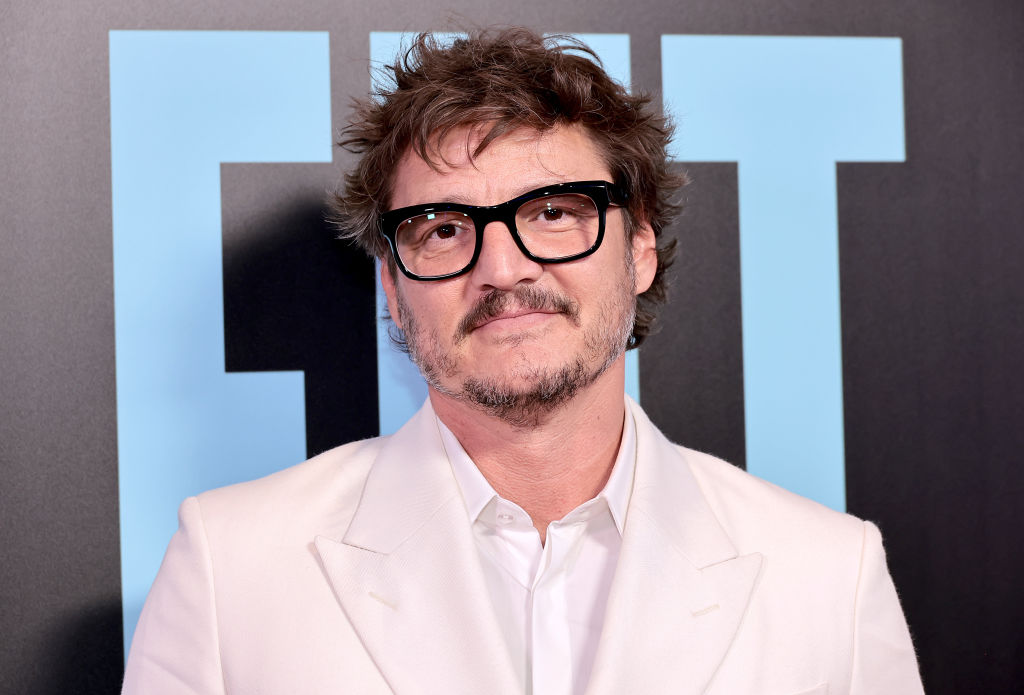 Pedro Pascal Talks Oscar Isaac, Gives a Rebuttal & Reveals His Favorite ...