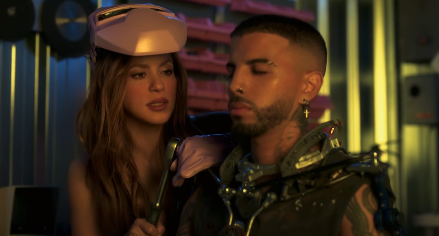 WATCH: Shakira & Rauw Alejandro Mirror Each Other’s Robotic Moves in ...