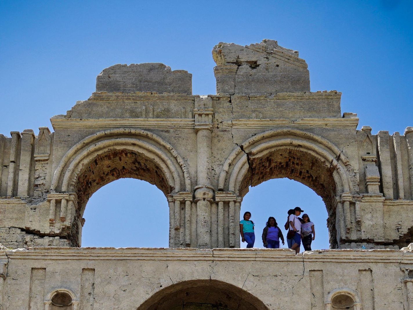 16-Century Church in Mexico Emerges from Bottom of Reservoir After Drought