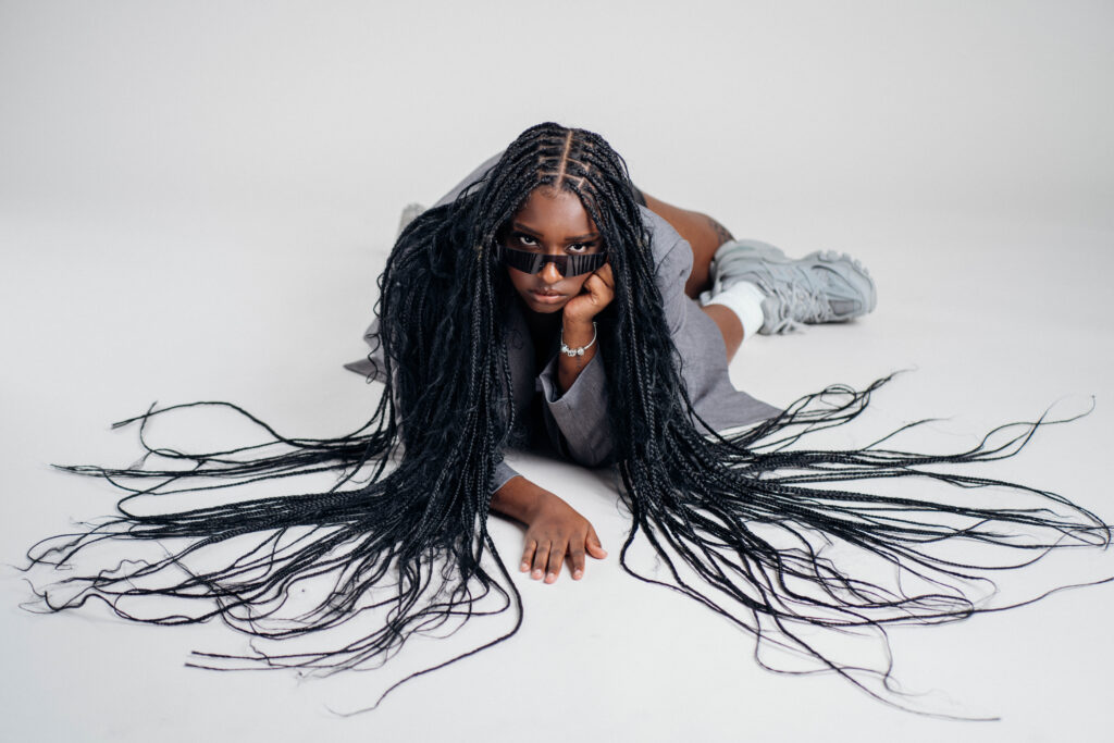 PREMIERE: J Noa Gets Real About Mental Health in ‘Era de Cristal’ Music ...