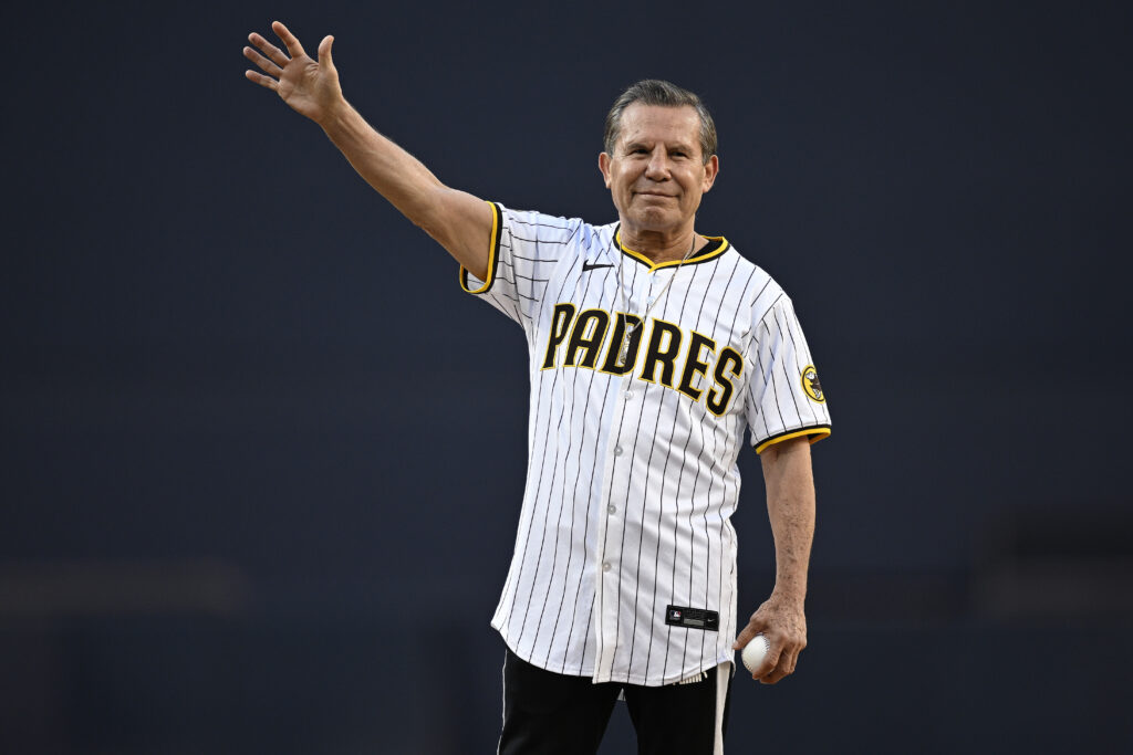 Who Sings the Theme Song for Julio César Chavez’s Reality Show ‘Los ...