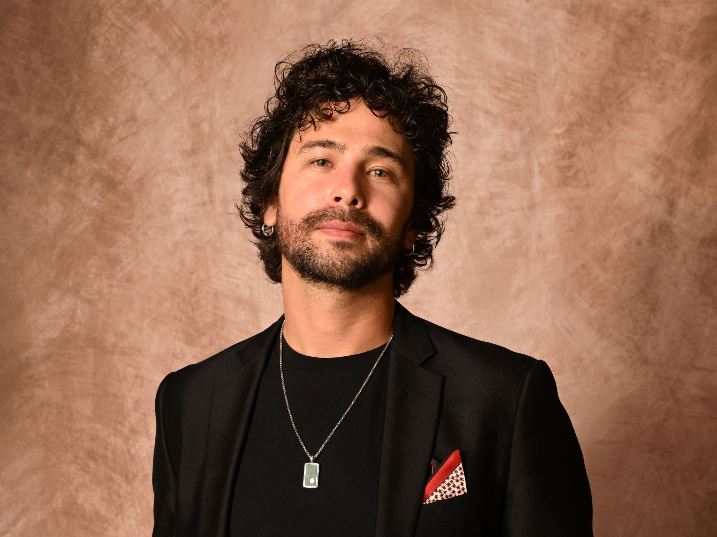 INTERVIEW: Cuban Actor Héctor Medina on His Personal Connection to ‘Los ...